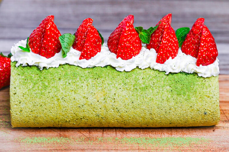 Matcha Roll Cake (Green Tea Swiss Roll) | Sudachi