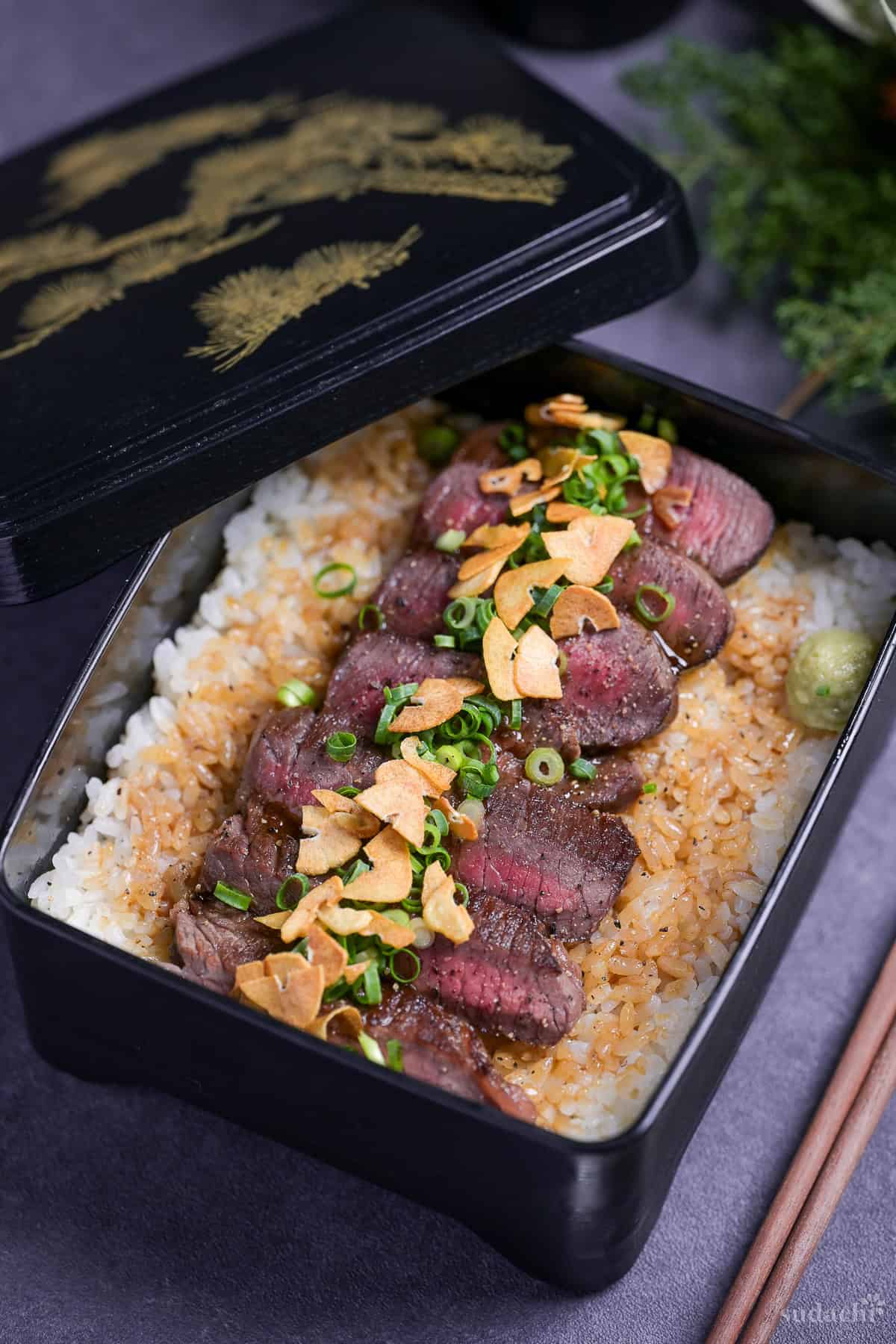 Beef Steak Ju (Japanese-Style Beef Steak Rice Box) | Sudachi